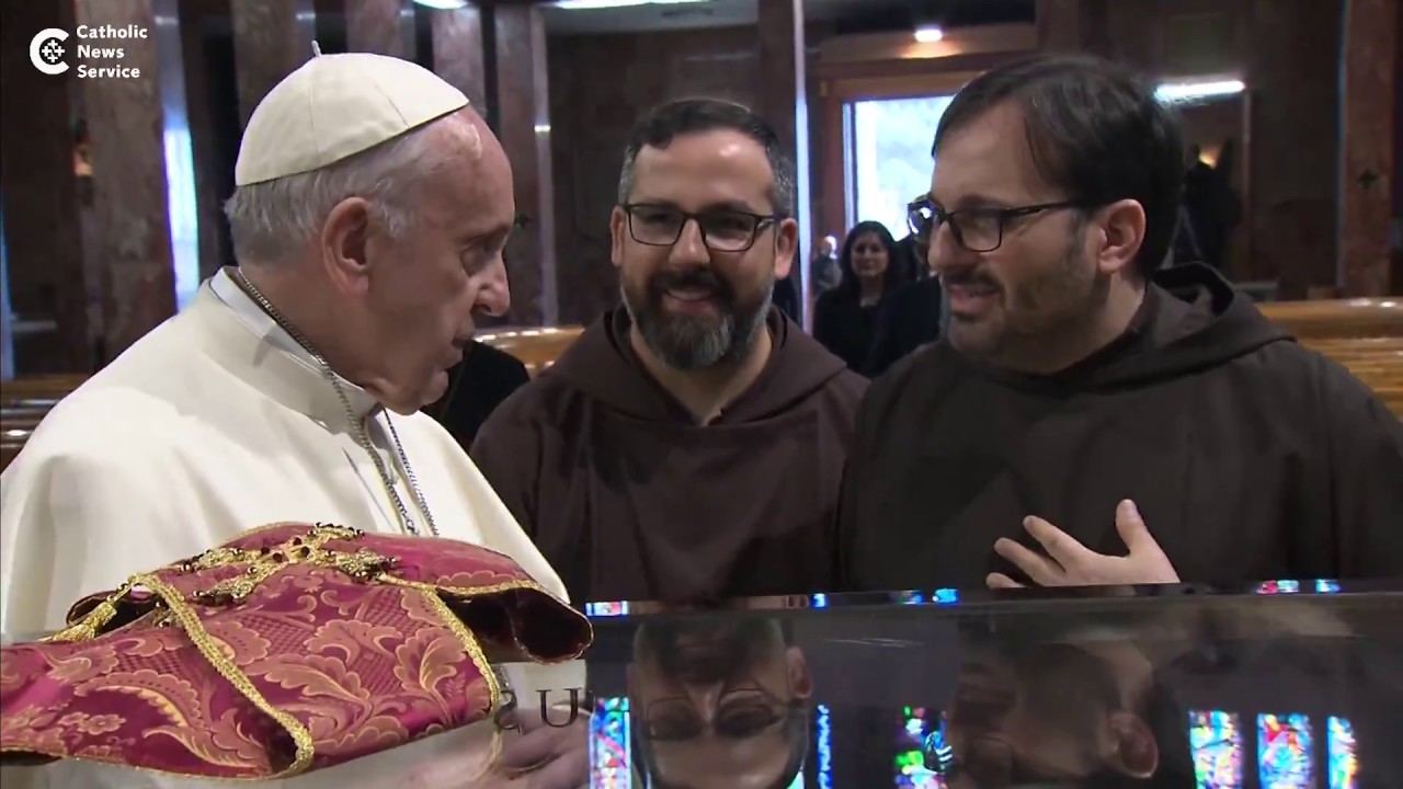 Pope praises Padre Pio - YouTube