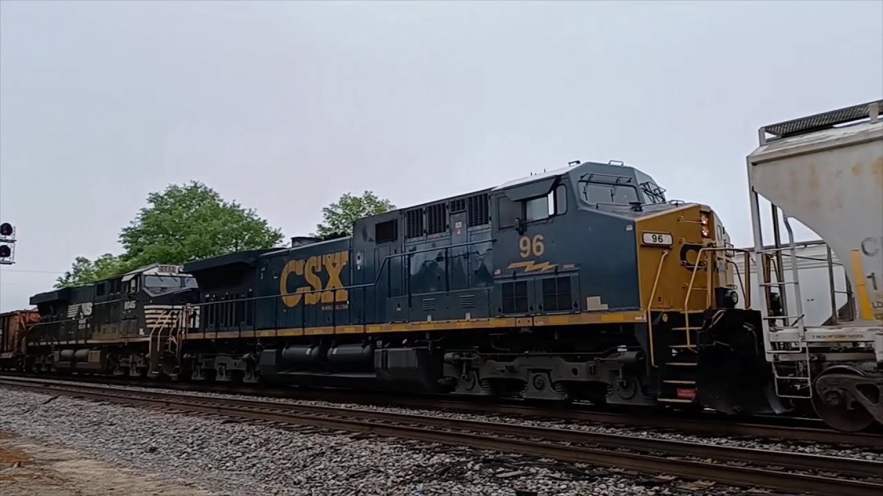 Norfolk Southern EMD SD70ACC #1821 led CSX #96 mdpu / Norfolk Southern #4644 -154 / #4291 - 25A ...