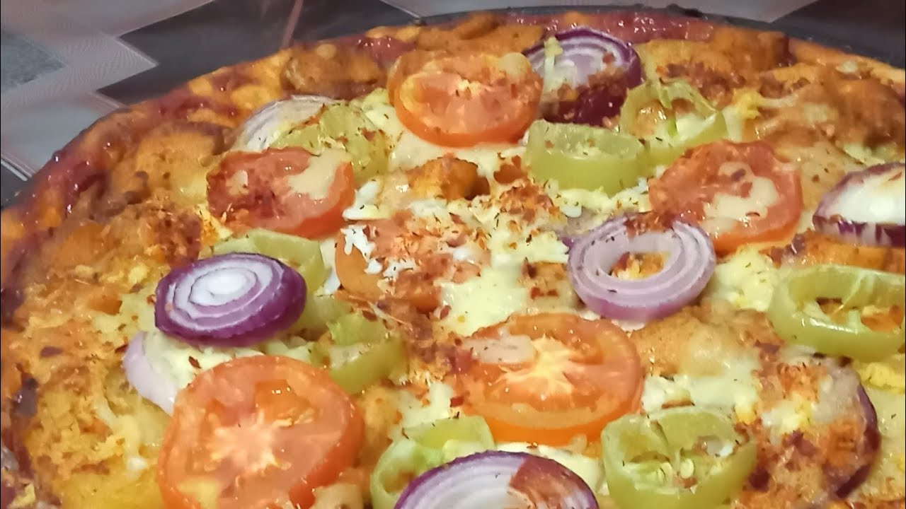 chicken pizza recipe by-Taste of ceylon - YouTube
