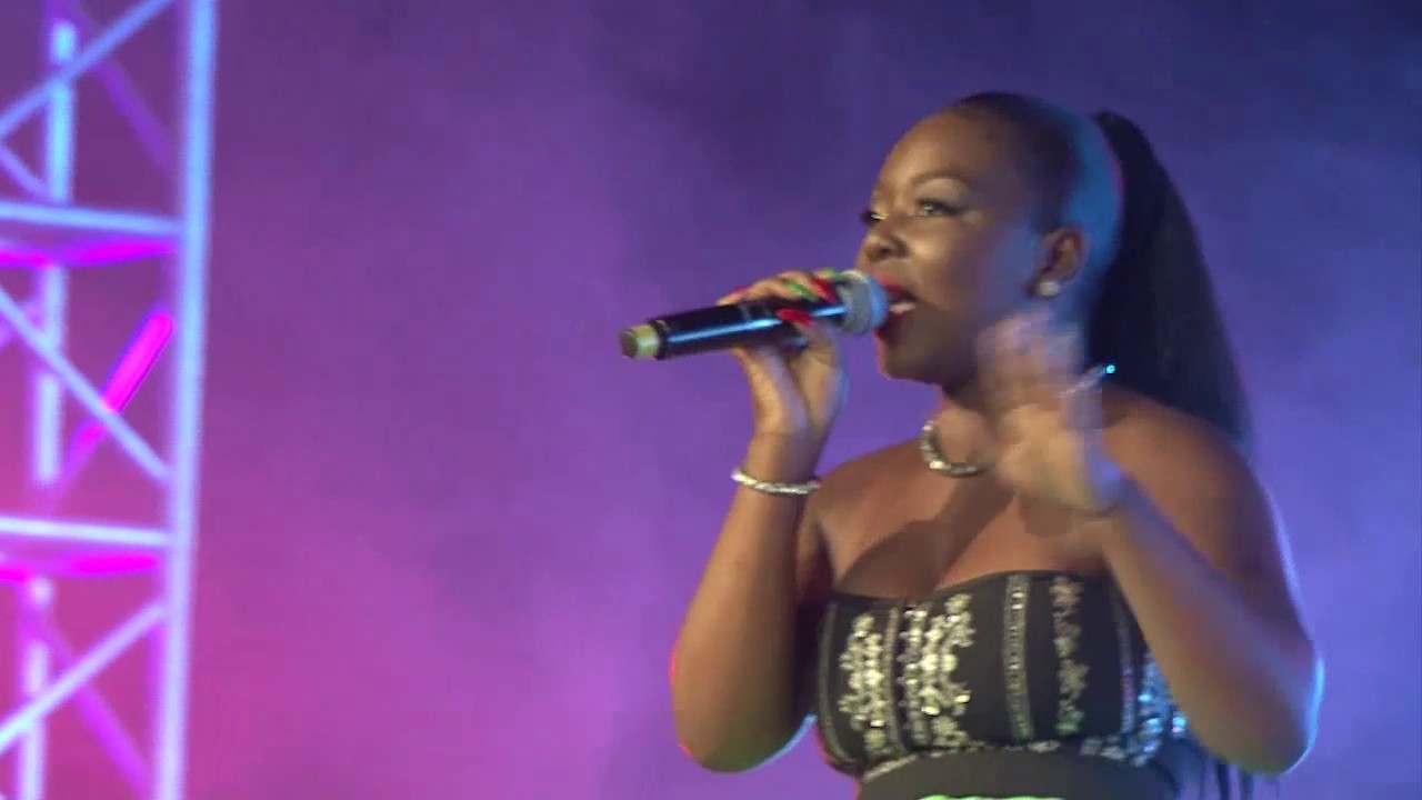 Nyasha Mutonhori - Huyai Jesu live at the Permican Awards - YouTube