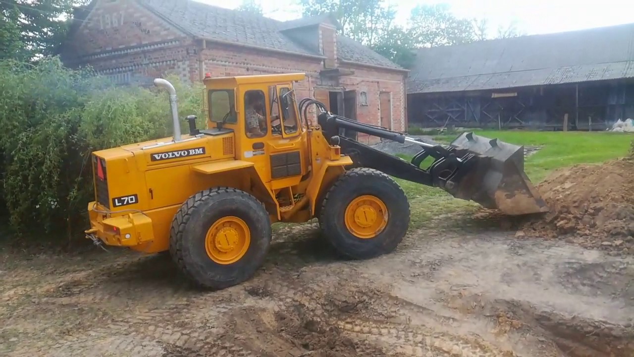 Volvo BM L70 - YouTube