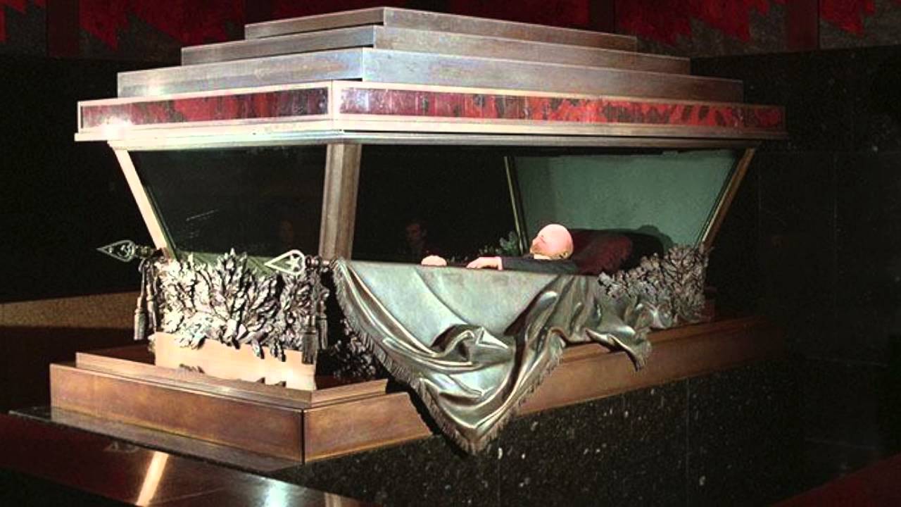 Vladimir Lenin Body Cleaning