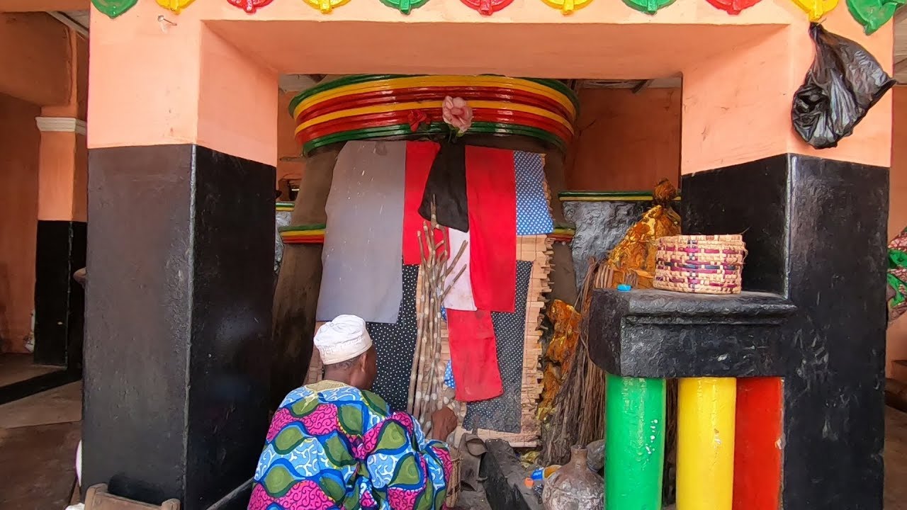 HOW A MAN TURNED TO IROKO TREE (EXPLAINED BY THE SHRINE CURATOR) - YouTube