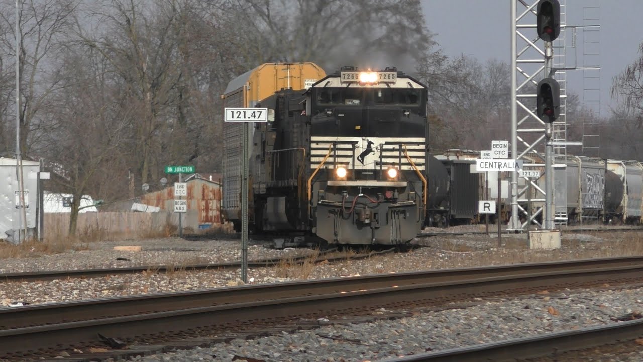 12/31/2021 - Back to Back SD70ACU Leaders on the NS - YouTube