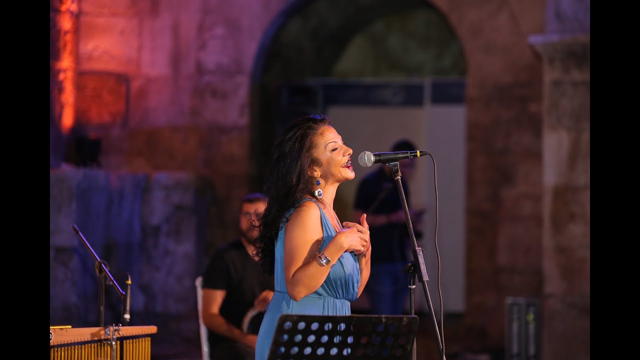 Donia Massoud- Betnadini Tani Leh/دنيا مسعود- بتناديني تاني ليه - YouTube