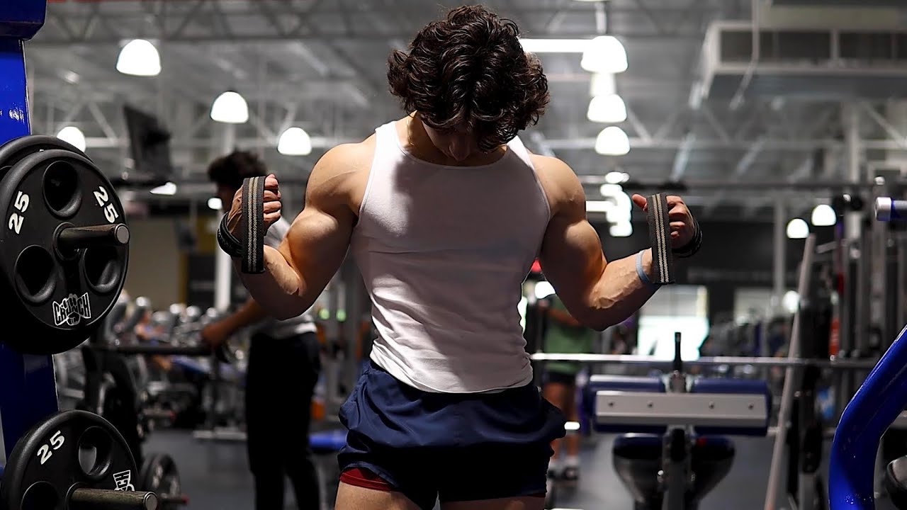 NEW GYM | Vlog w/ Two Workouts + Back Tips - YouTube