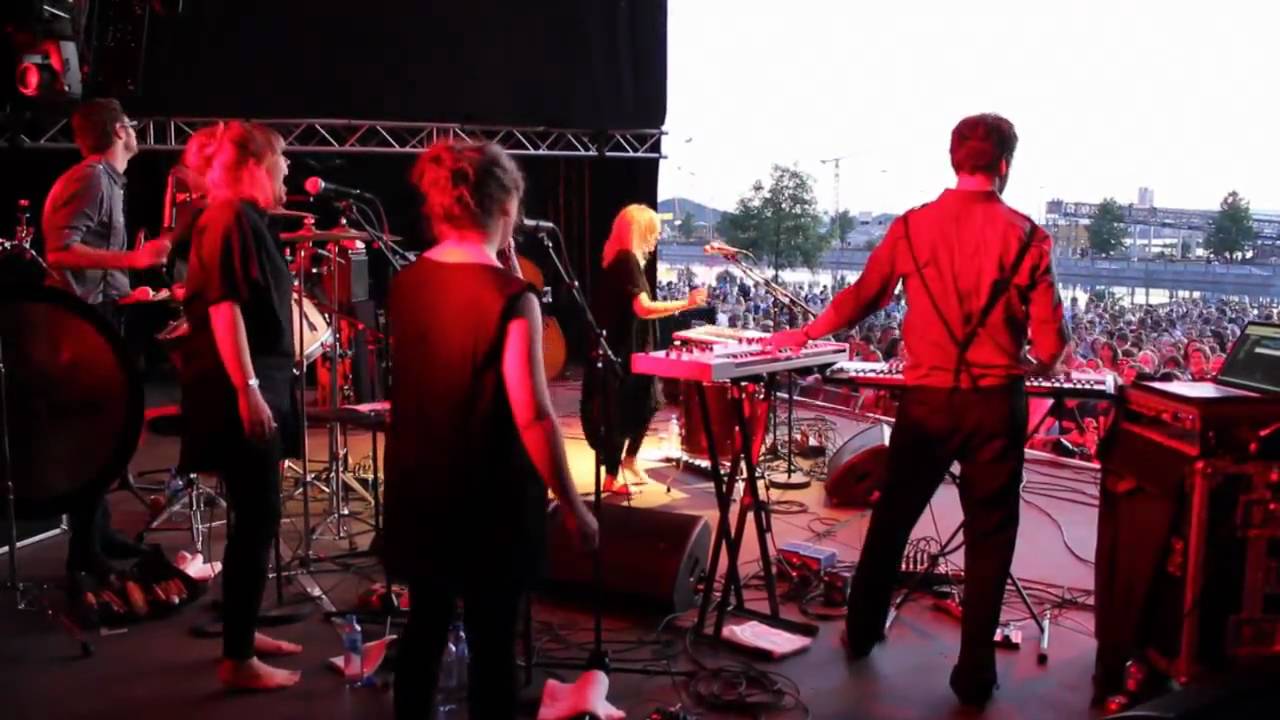 Lucy Swann - Øya 2010 - YouTube