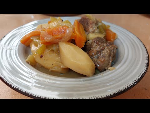 Χοιρινό λεμονάτο με πατάτες στην χύτρα  -  Lemonade pork with potatoes in pressure cooker