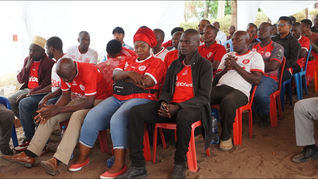 SHABIKI WA SIMBA AFURAHI KUKUTANA NA SPIKA MSTAAFU - YouTube