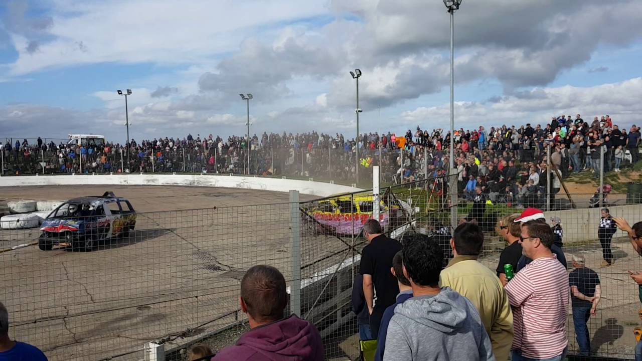 Banger Racing Previa takes a beating at Smeatharpe stadium! - YouTube