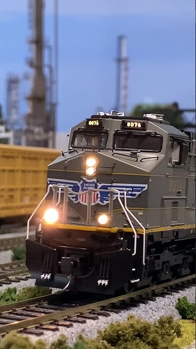 UP #8076 Big Power Drags Short Autorack Train - HO Scale #shorts #modeltrains #modelrailroad ...
