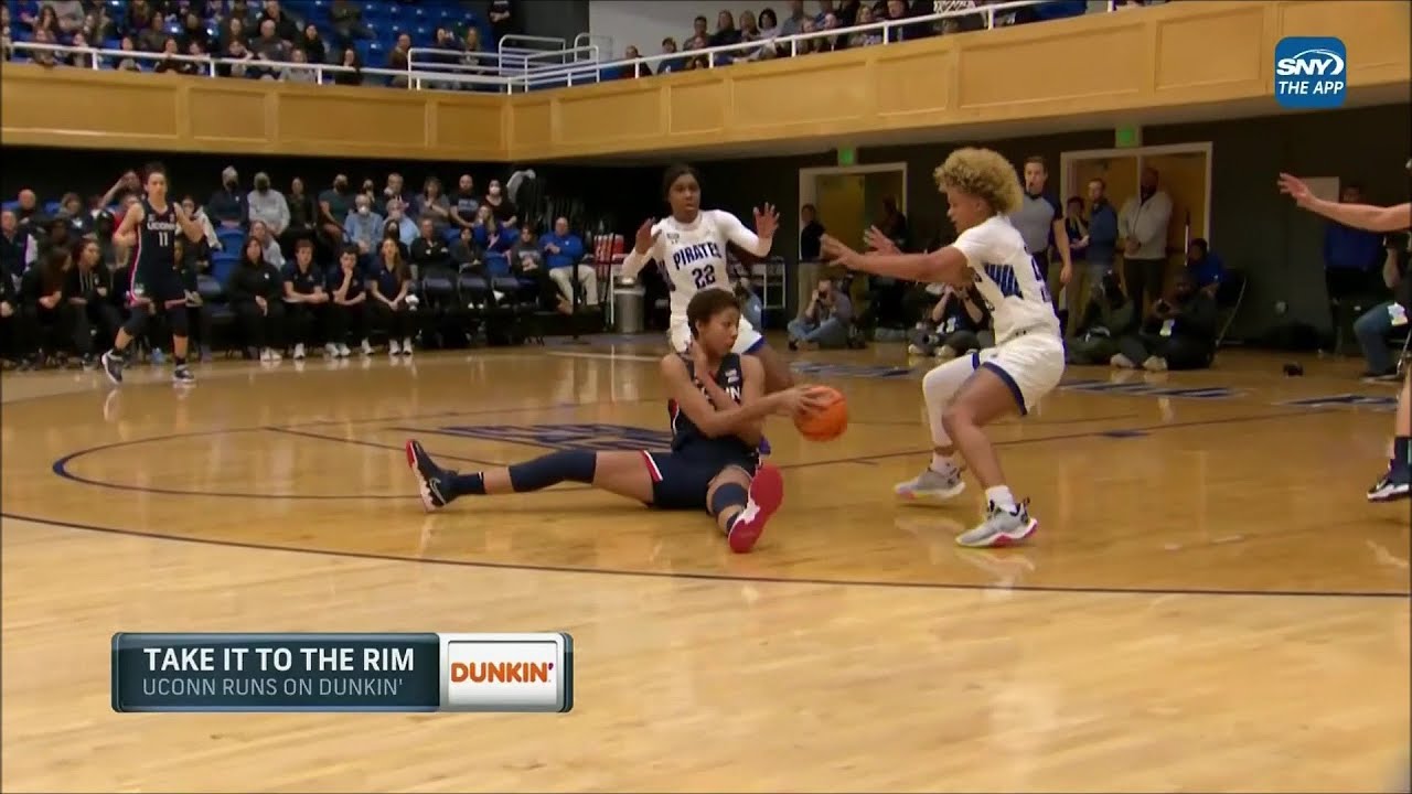 DeBerry Throws DIME Behind Her From THE GROUND! | #5 UConn Huskies ...