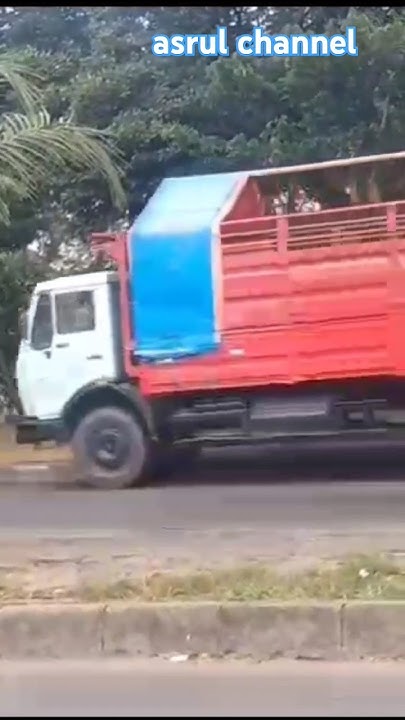 mobil Truck tronton bak merah dan truk container saling kejar kejaran dijalan raya - YouTube