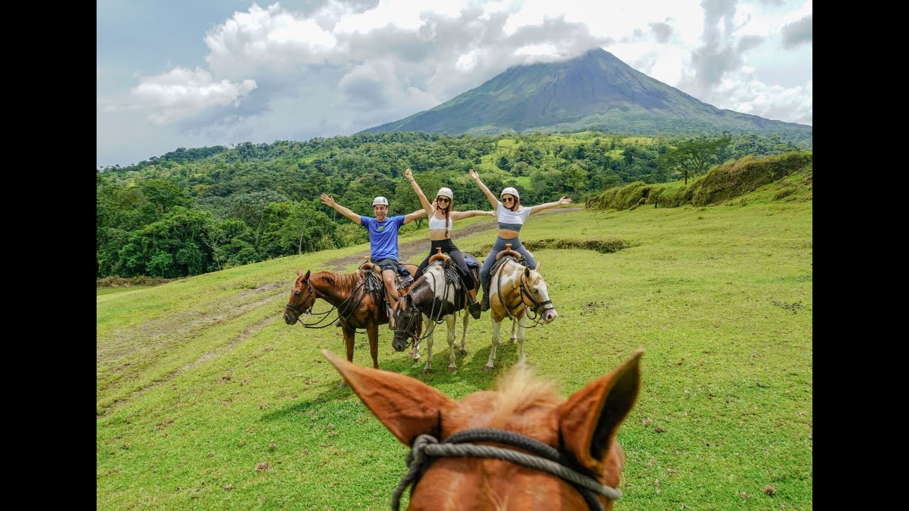 Horseback riding in Costa Rica - YouTube
