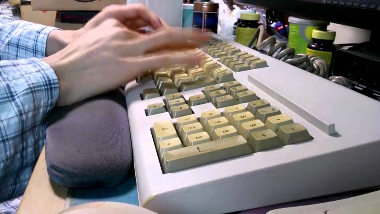 IBM マルチステーション 5550 IBM 4773313 ALPS緑軸黒接点 キーボード - YouTube