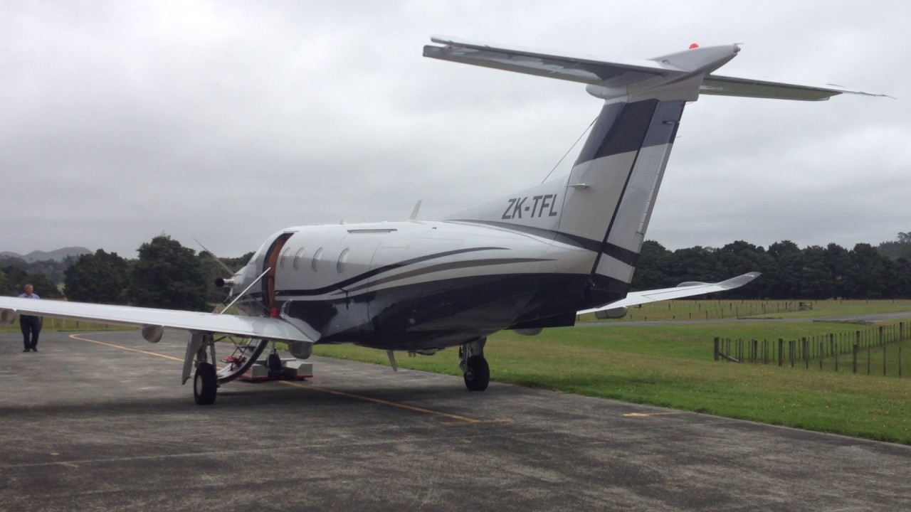 Capabilities of the mighty aircraft "Towbot" - YouTube