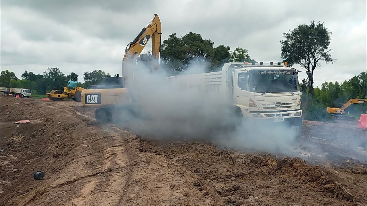 เกมโอเวอร์ระนาว‼️พ่วงบรรทุกหินติดหล่มเต็มถนน CAT320D2 ดันเดือดสุดมันส์ ...