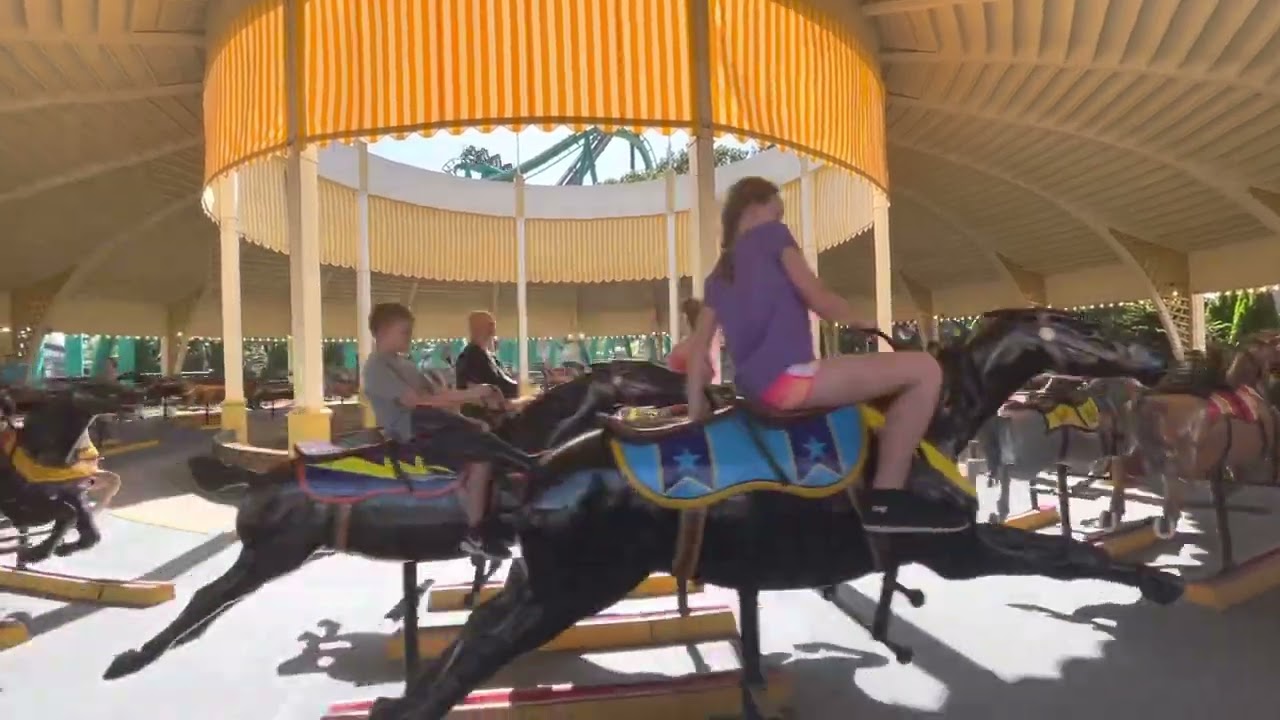 Cedar downs derby racing carousel at Cedar point - YouTube