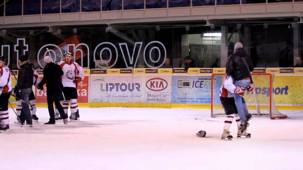 Juniori HC 05 Banska Bystrica : Dukla Trencin, 2.3.2012 - YouTube