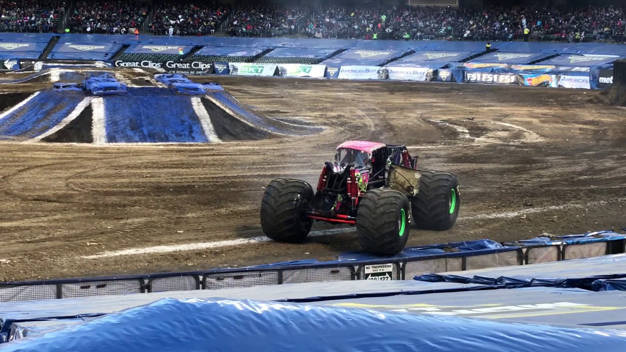 Monster Jam - Wild Flower - Freestyle Event - YouTube