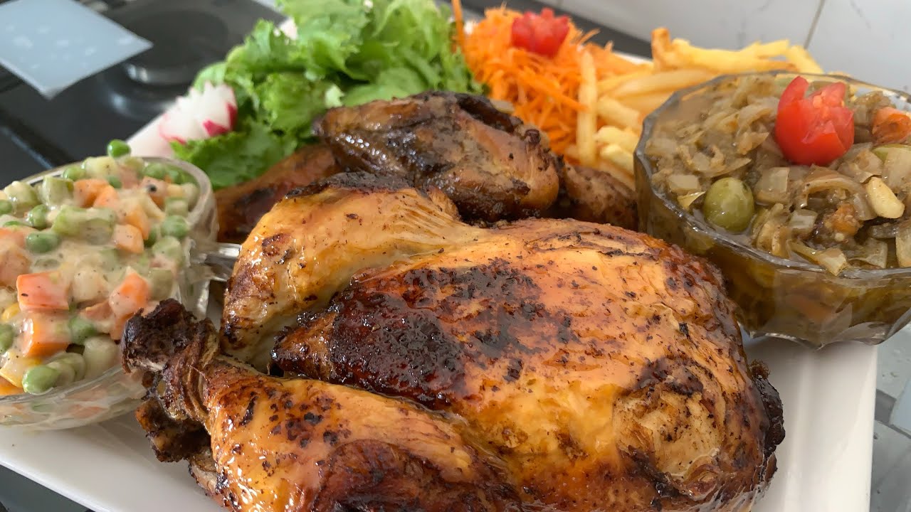 Poulet rôti salade de légumes avec délicieux bonne et heureuse année ...