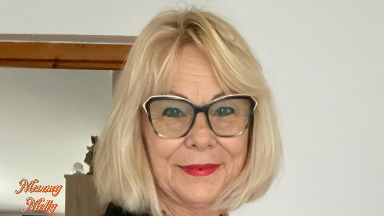 Mommy Molly : Stunning Plus Size Model Model Bio | Height | Age | Wiki | Weight & Facts Revealed ...