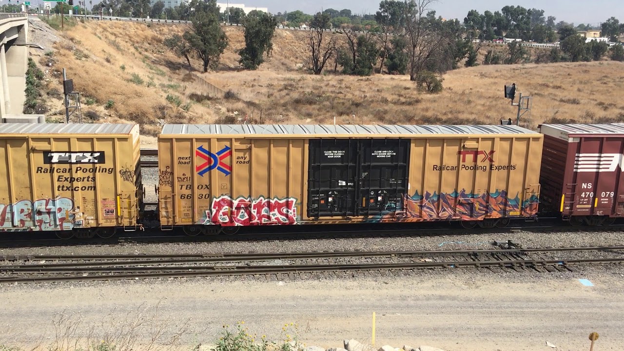 UP 7874 leads Eastbound Intermodal meets UP 8245 Northbound Manifest ...