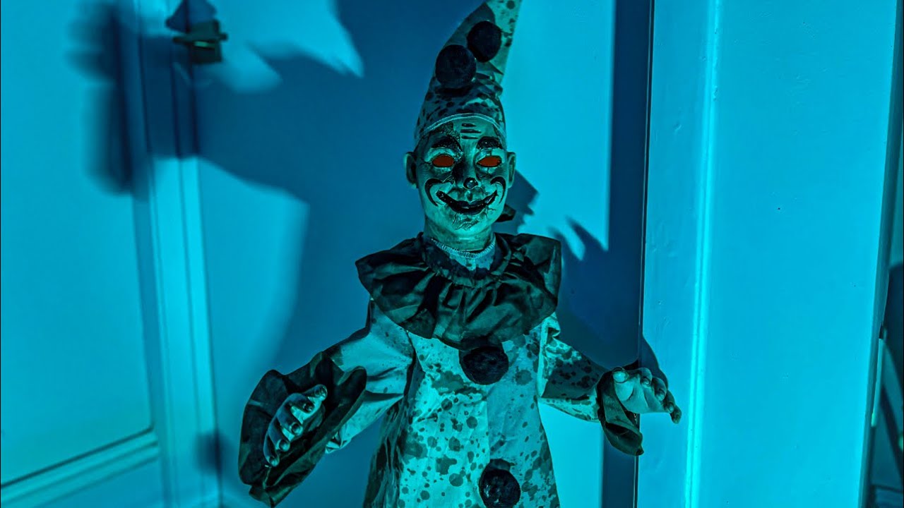 Spirit Halloween 2016 Roaming Antique Clown Animatronic Prop #halloween ...