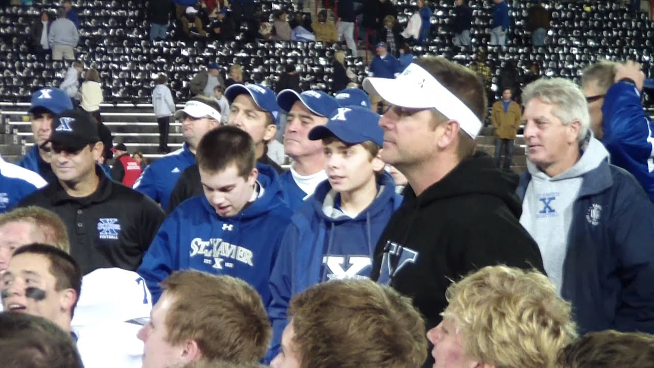 Coach Steve Specht talks to his team after beating Moeller - YouTube