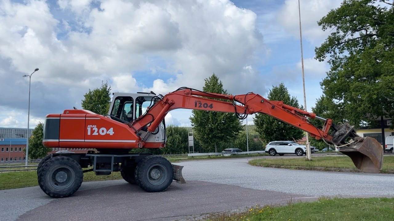 Köp Grävmaskin Atlas 1204 med redskap på Klaravik - YouTube