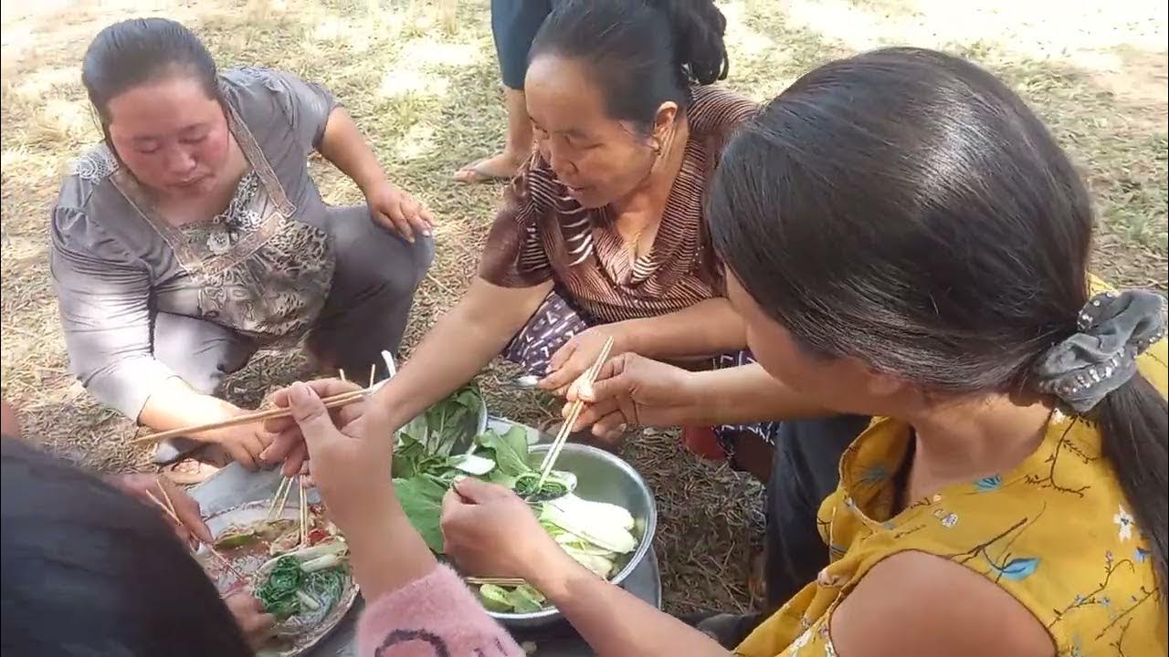 hnub no nyob xwb tuav qaub noj noawb - YouTube