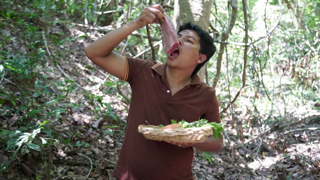 Primitive Technology cooking Eating delicious fresh beef with ...