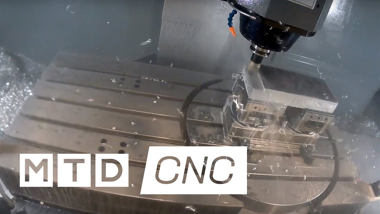 Hurco VMX42SRTi cutting fast 5 axis component - YouTube