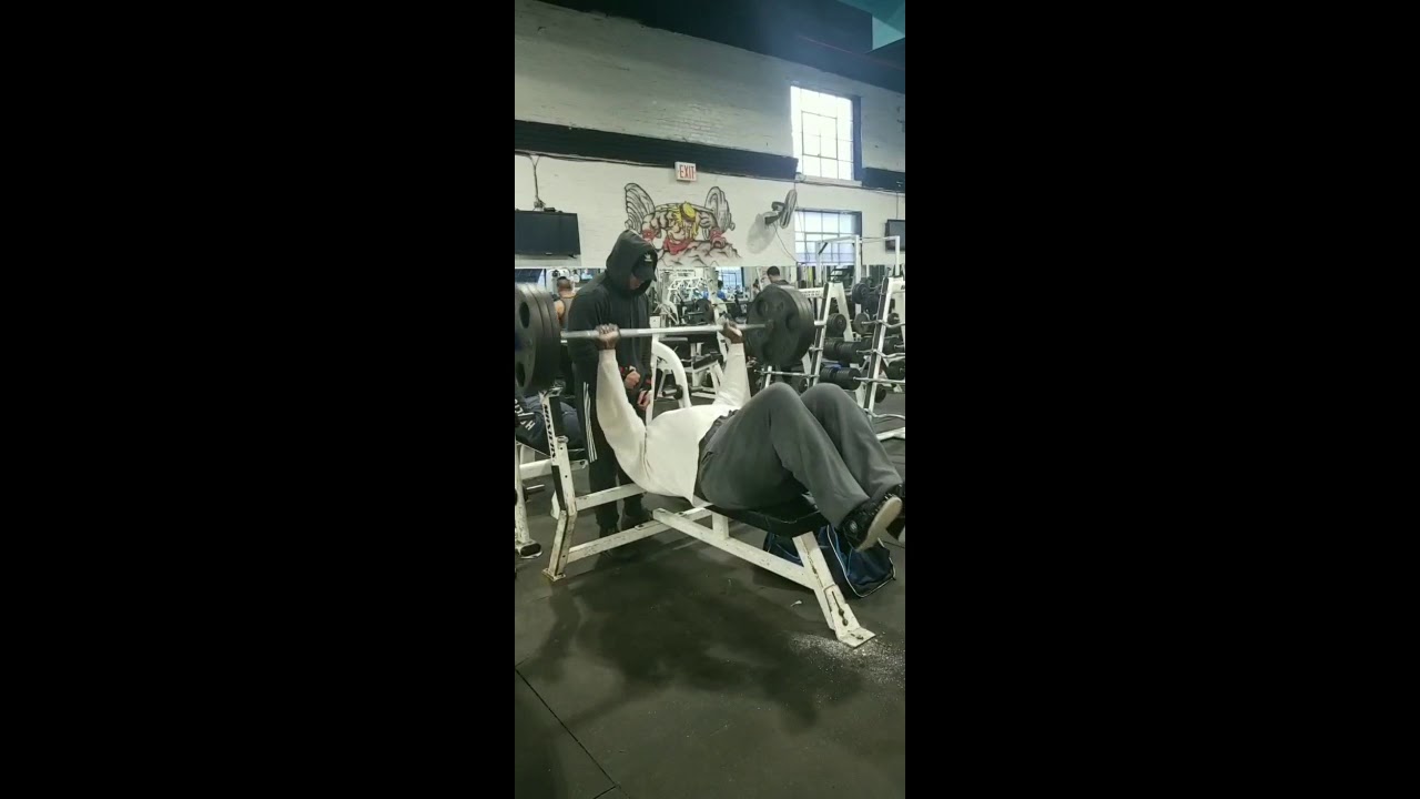 Richie's gym and Coliseum gym - YouTube