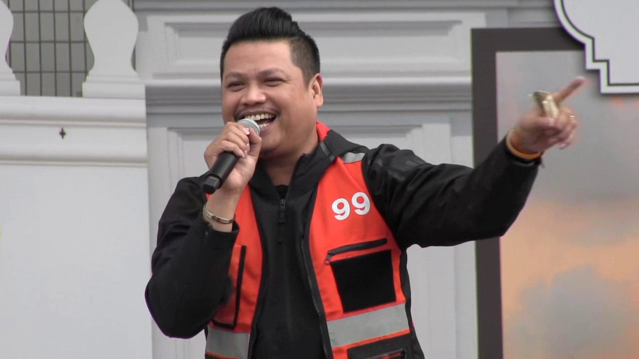 Palaphol @Thai Festival 2017(Tokyo) - YouTube