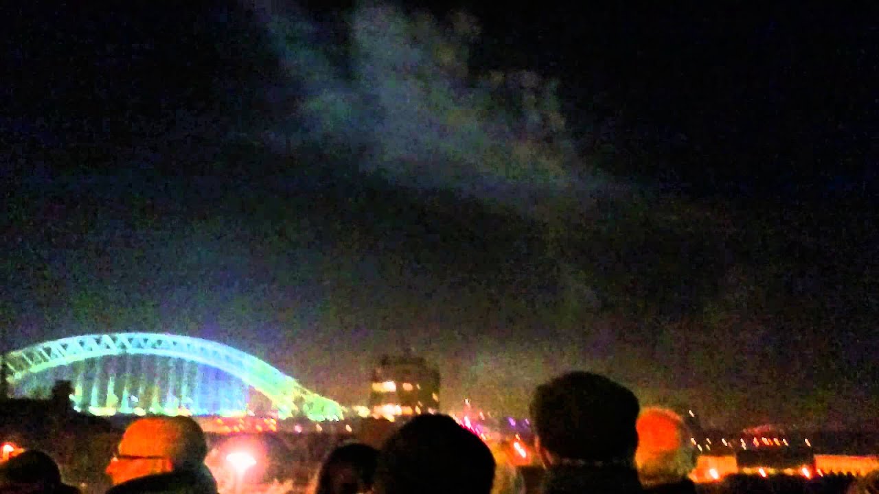Runcorn Bonfire Night Fireworks 2014 - YouTube
