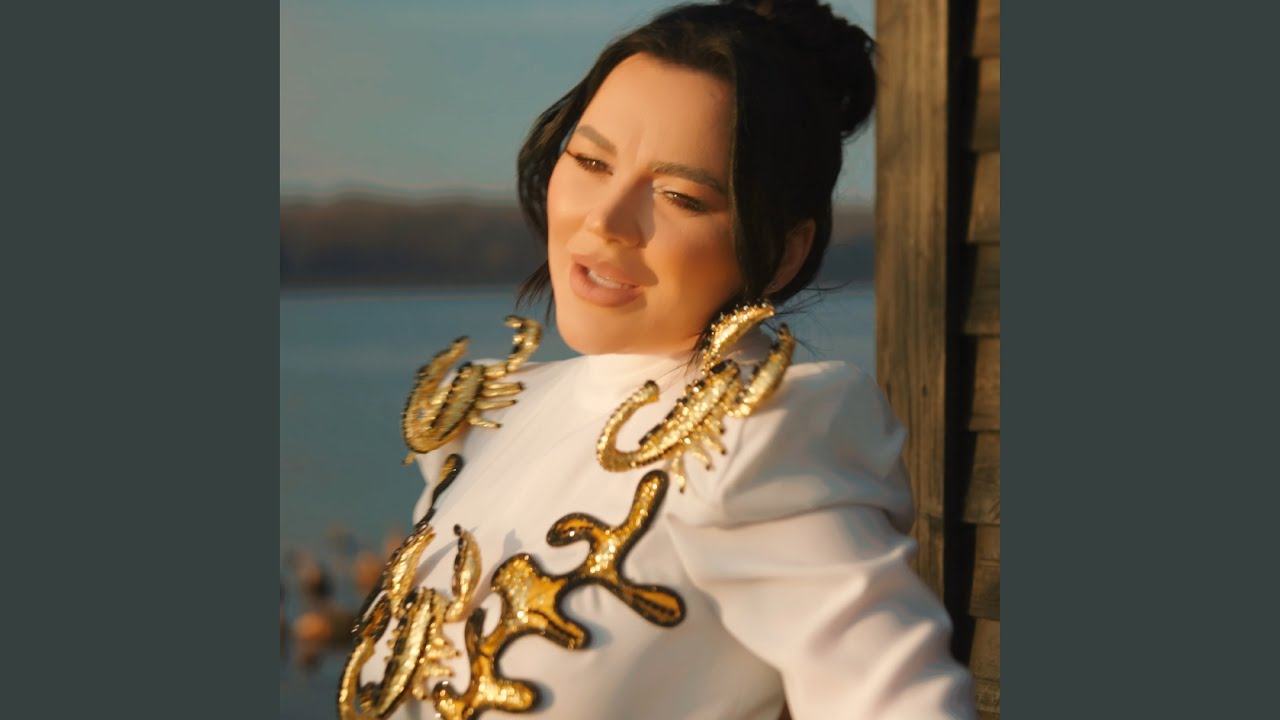 Din cauza banilor (feat. Daniela Racolța) - YouTube