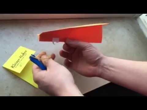 Papierflieger falten - Papierschwalbe Gummiflitschen Antrieb, Erfindung ...