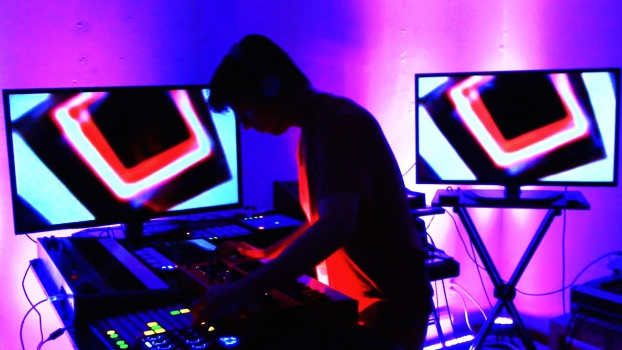 Rheyne - Live Jam 100 (60min of Live Looping in One Take) - YouTube