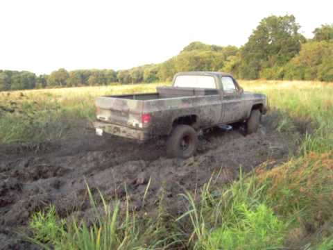 6.2L Diesel M1008 Mudding - YouTube