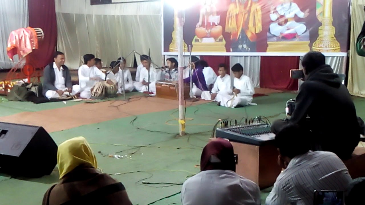 (Gavlan) Awchit Hari tujha aala ga bai - YouTube