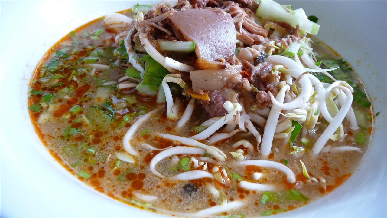 Lao Food at That Luang Festival - YouTube