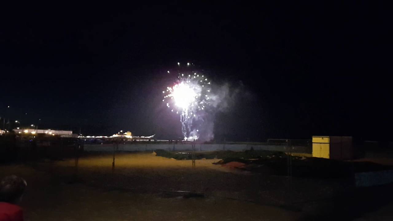 Great Yarmouth Fireworks Display 3rd Aug 2016 - YouTube