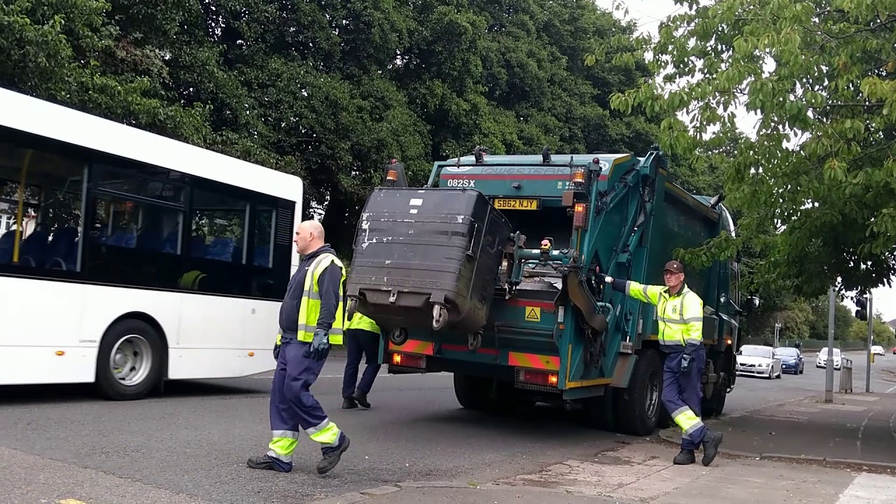 Heil powertrak bin lorry collecting general waste - YouTube