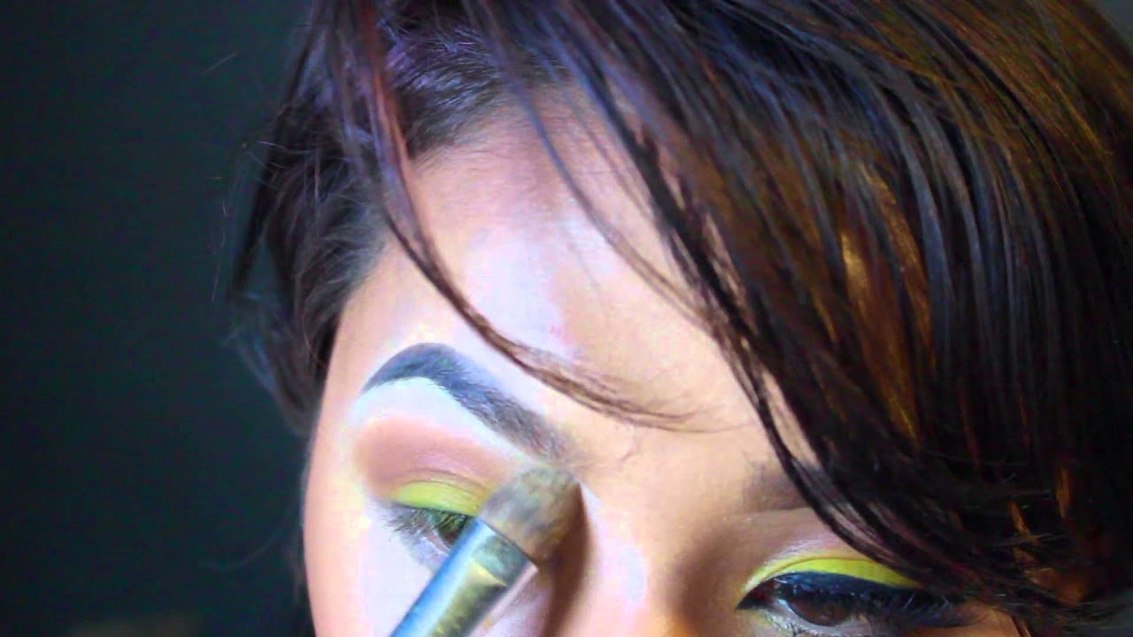 Yellow Smokey eye look - YouTube
