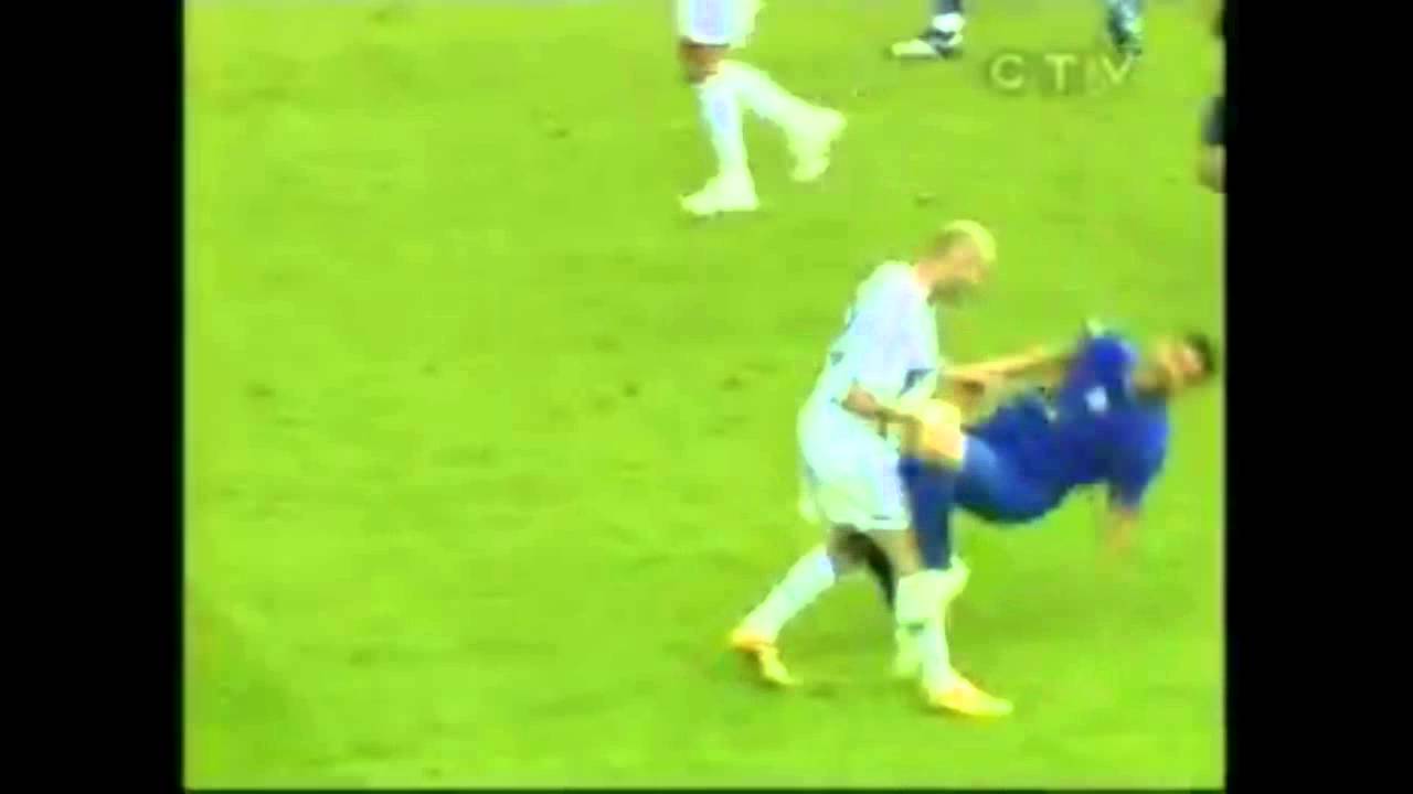 Zinedine Zidane headbutts Materazzi World Cup Final 2006 - YouTube