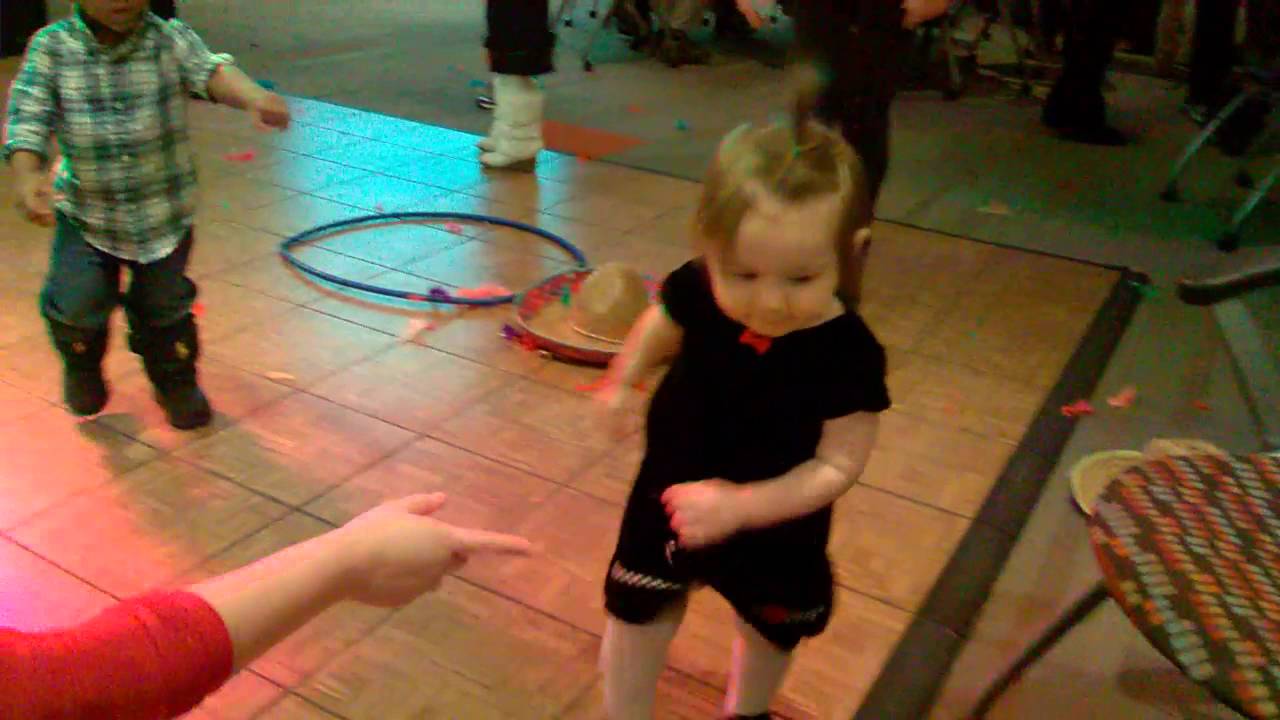 Dancing Babies: 1 Year Old's First Dance - YouTube