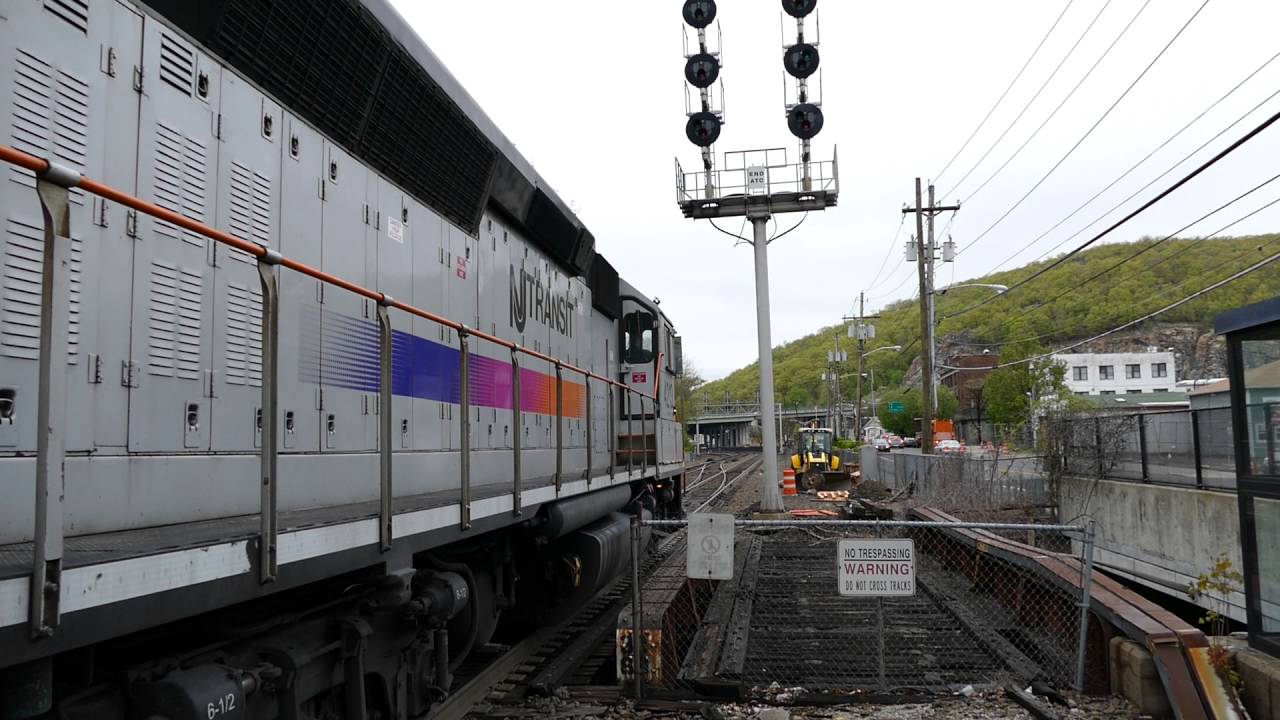MN/NJT 51 departs Suffern - YouTube