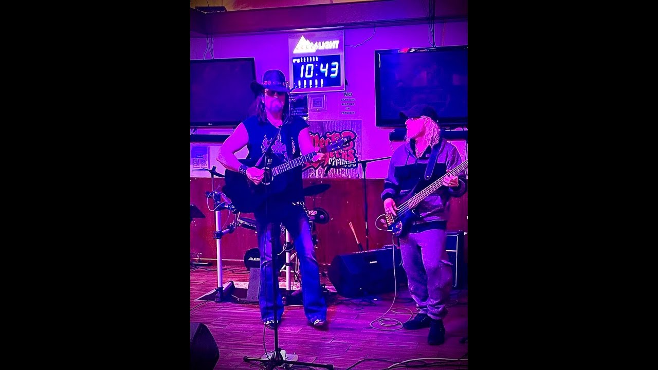 Garrett Walker sings at The Point After North 12/22/24 - YouTube