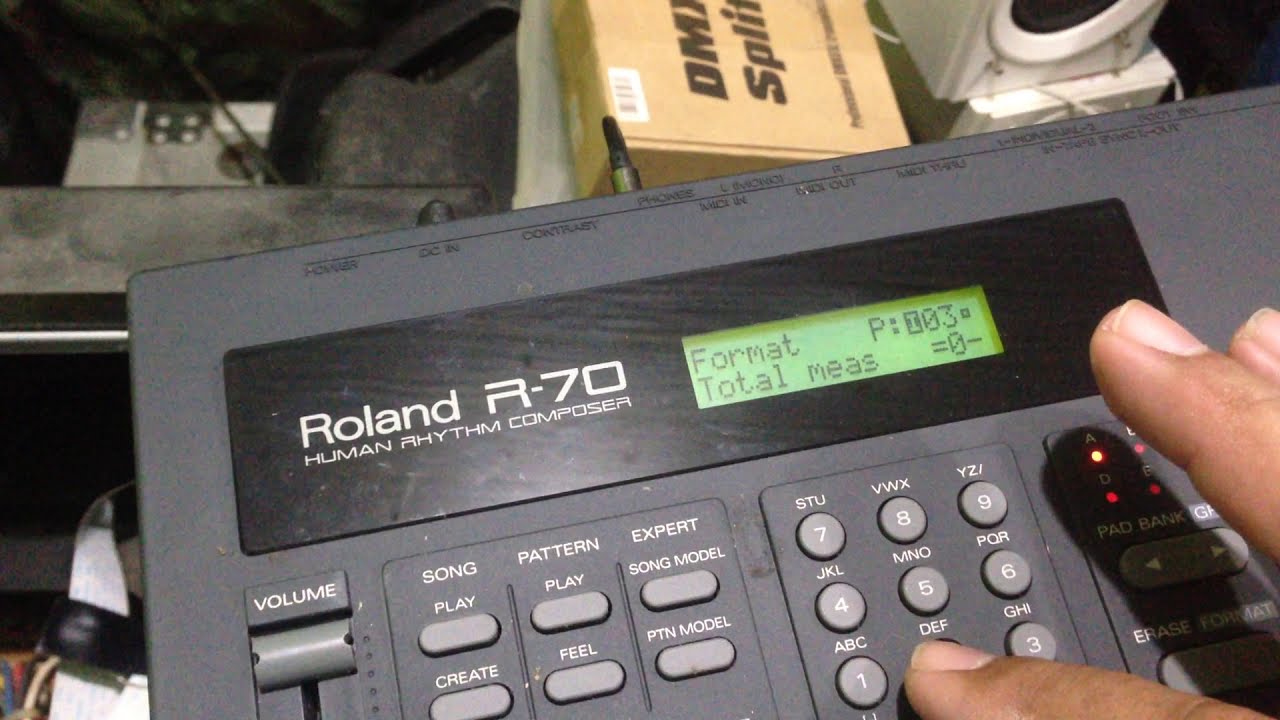 Roland R-70 ทดลองบันทึกจังหวะแบบเคาะเอง - YouTube